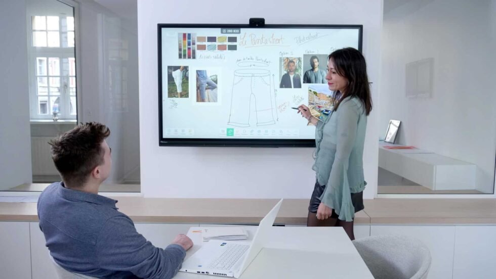 Best interactive Display Whiteboard by Speechi